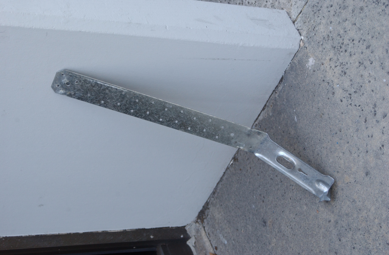 White Cap | Simpson Strong-Tie LSTHD Series 14 ga Galvanized Steel ...