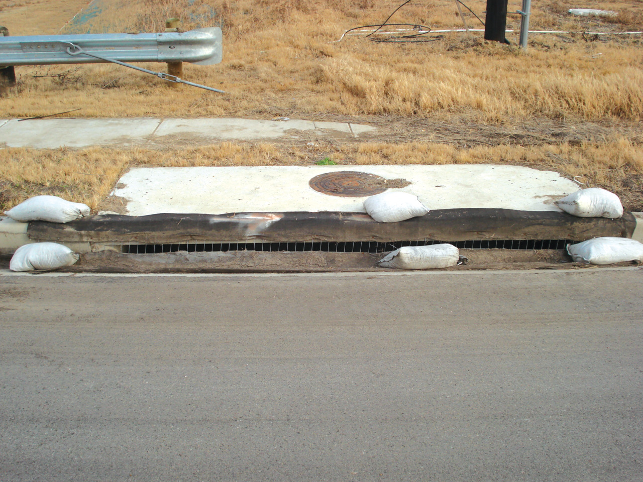 White Cap | HANES GEO COMPONENTS 12' Z Inlet Protector