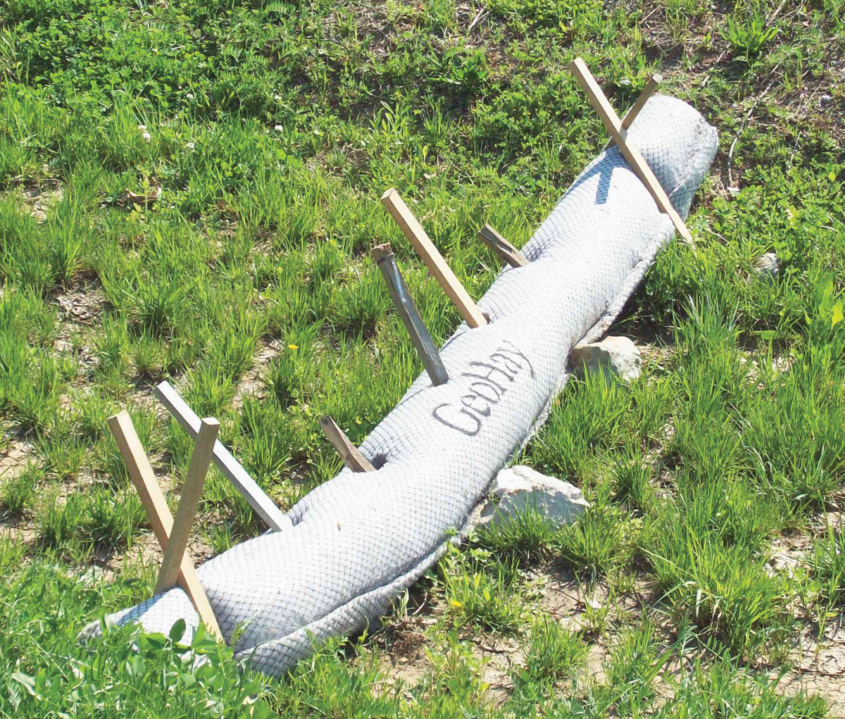 White Cap | Geohay 9" X 10' Straw Wattle